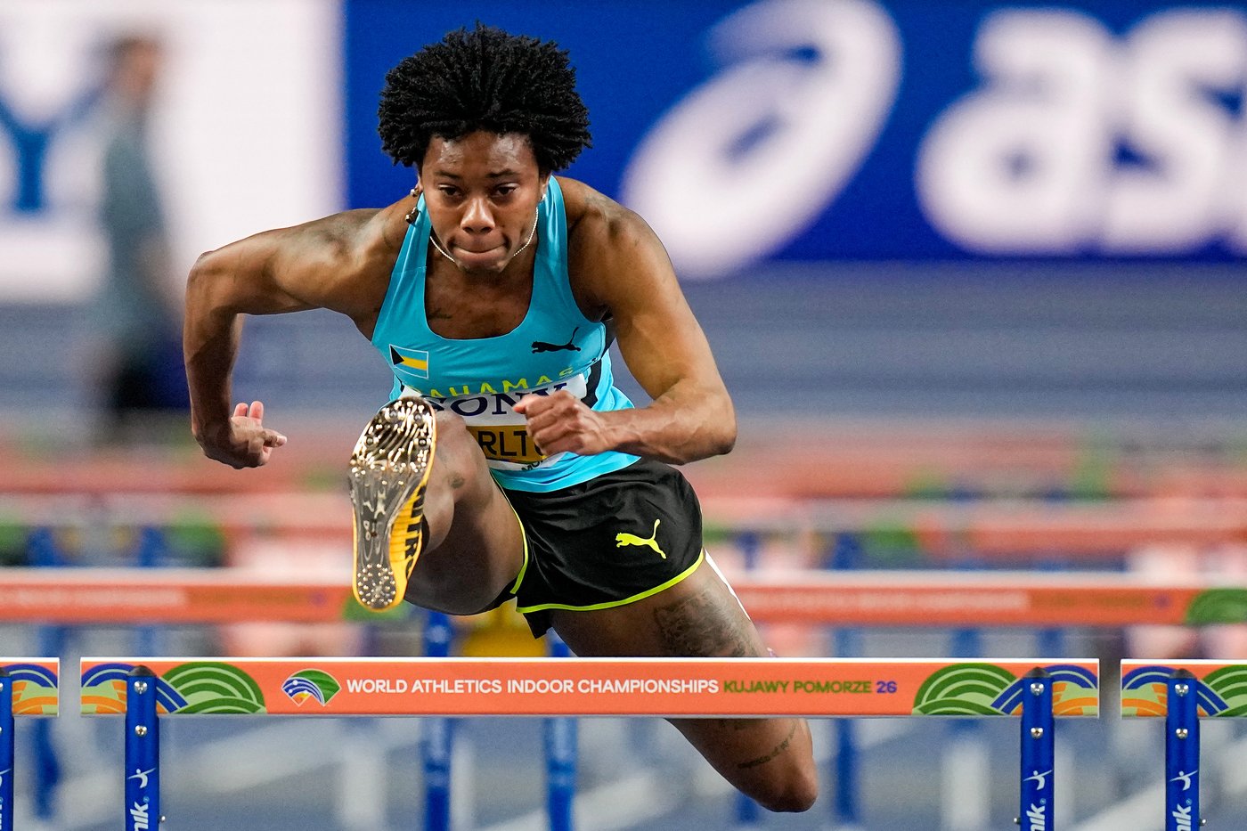 Devynne Charlton matches her own world record of 7.65 in 60-meter ...