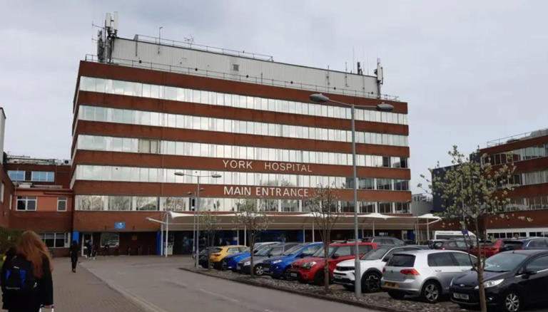 Plans to fit 1,217 solar panels to roof of York Hospital approved