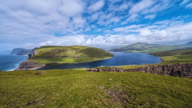 There's a lake located above an ocean, can you take a guess?