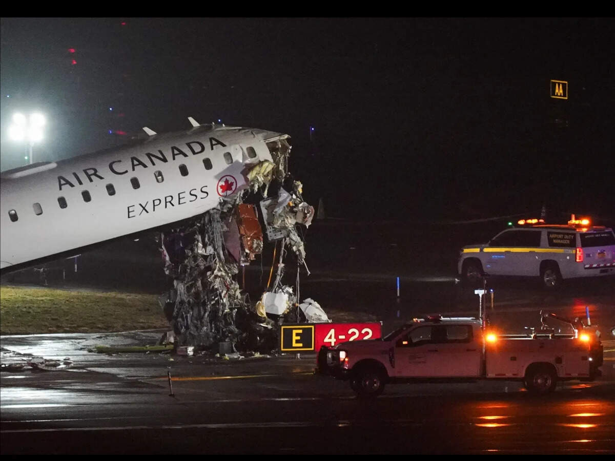 New York's plane crash: Air Canada Express flight collides with fire ...