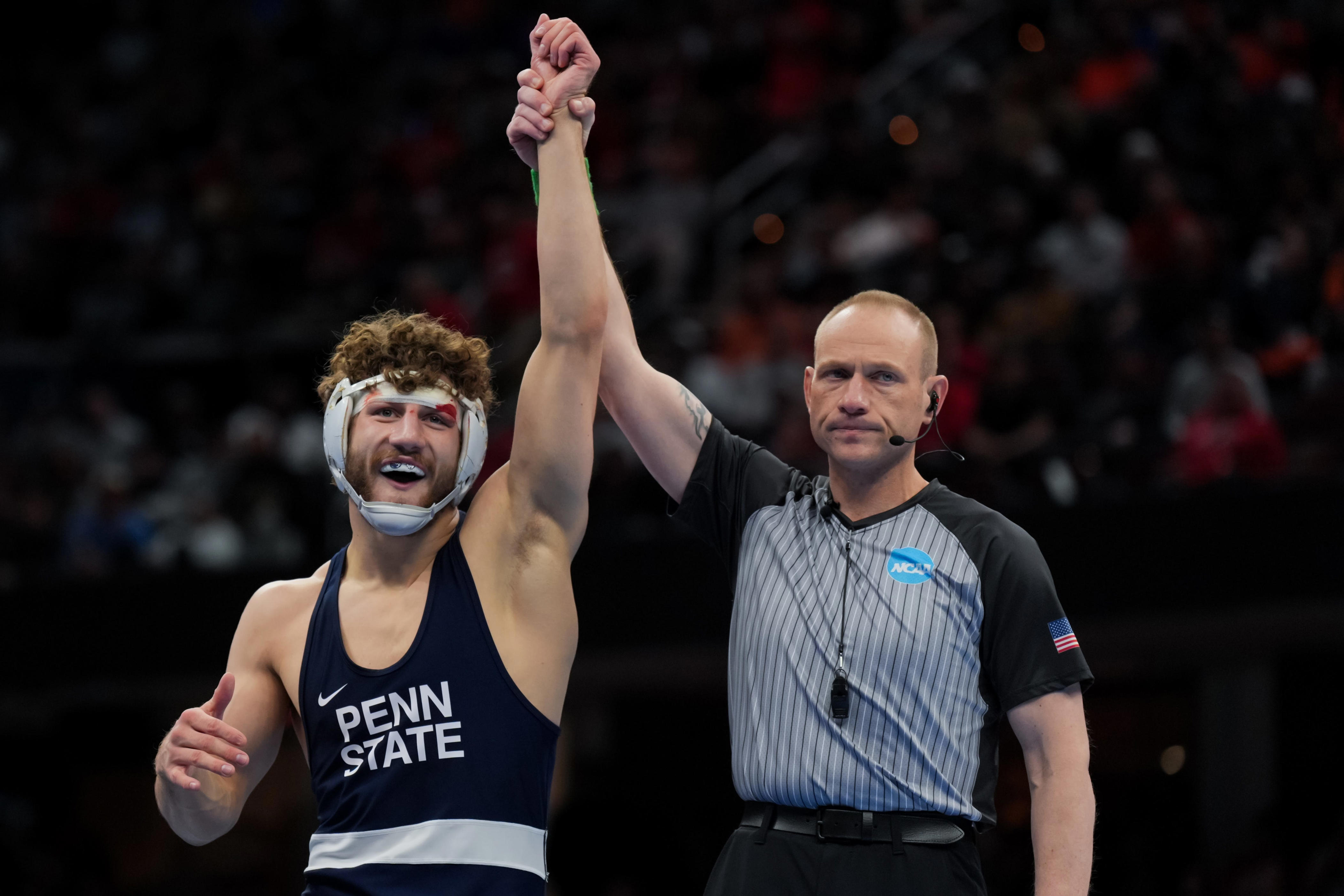 Which undefeated Penn State wrestling star won the Hodge Trophy?