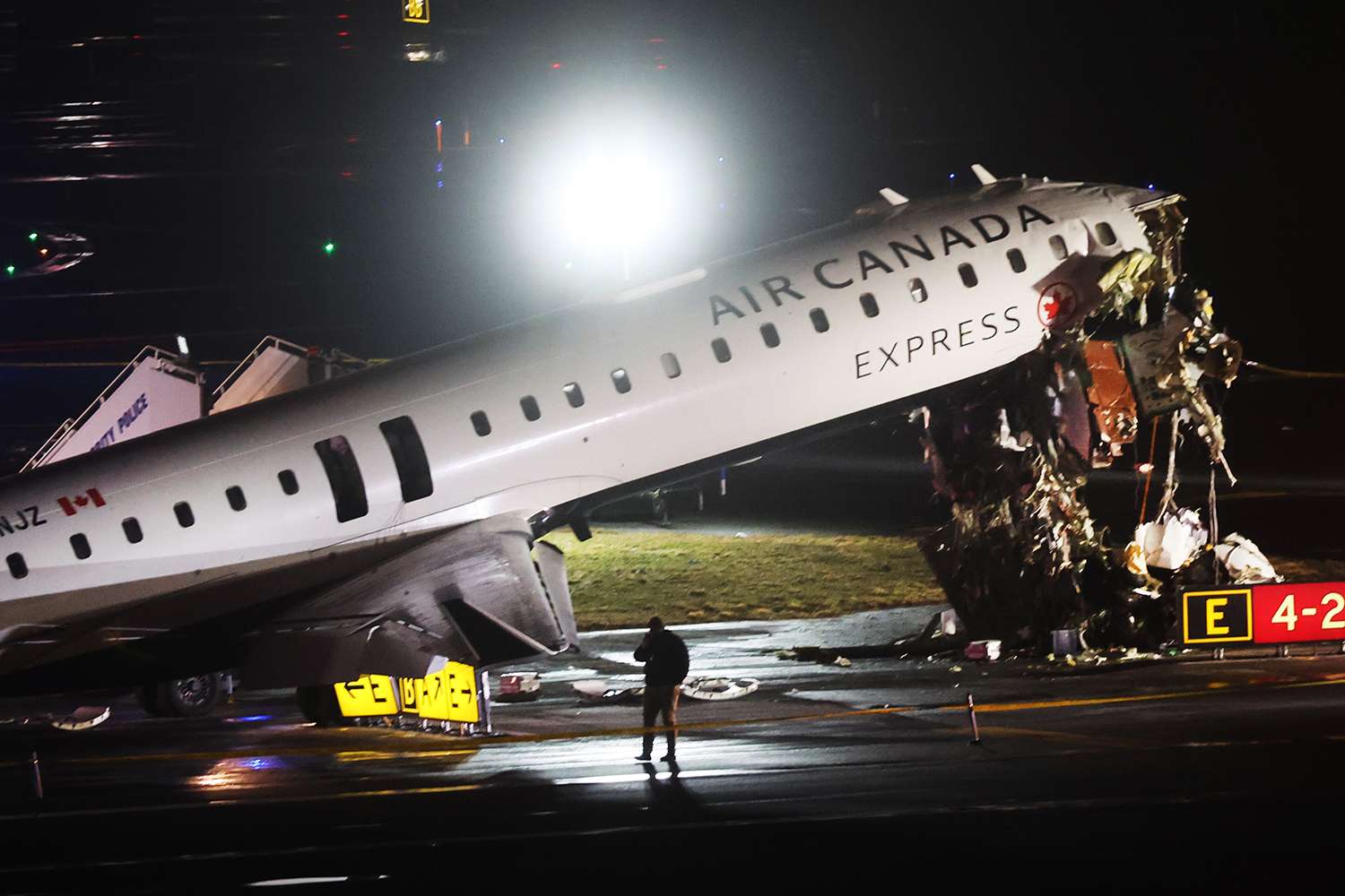 2 people dead, multiple others injured after Air Canada plane crashes ...