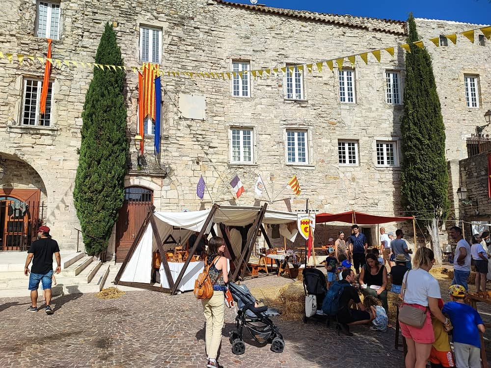 Le Castellet : pourquoi ses remparts et portes médiévales marquent l ...