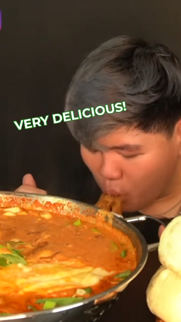 Cheesy rose tteokbokki with giant dumplings mukbang
