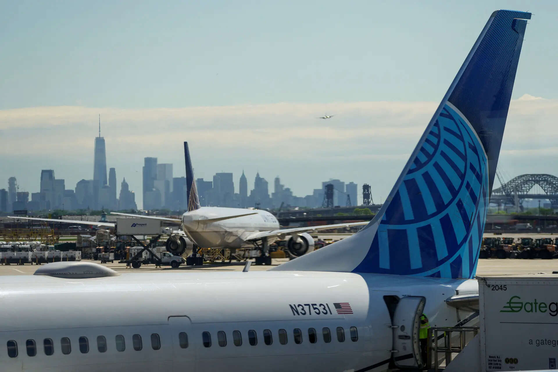 LaGuardia Airport halts flights after Air Canada Express plane ...