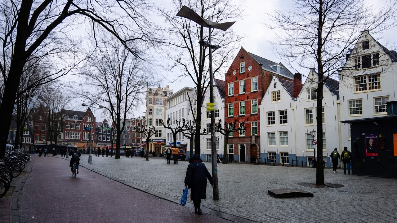 Hoe voelt Amsterdam aan in de regen?