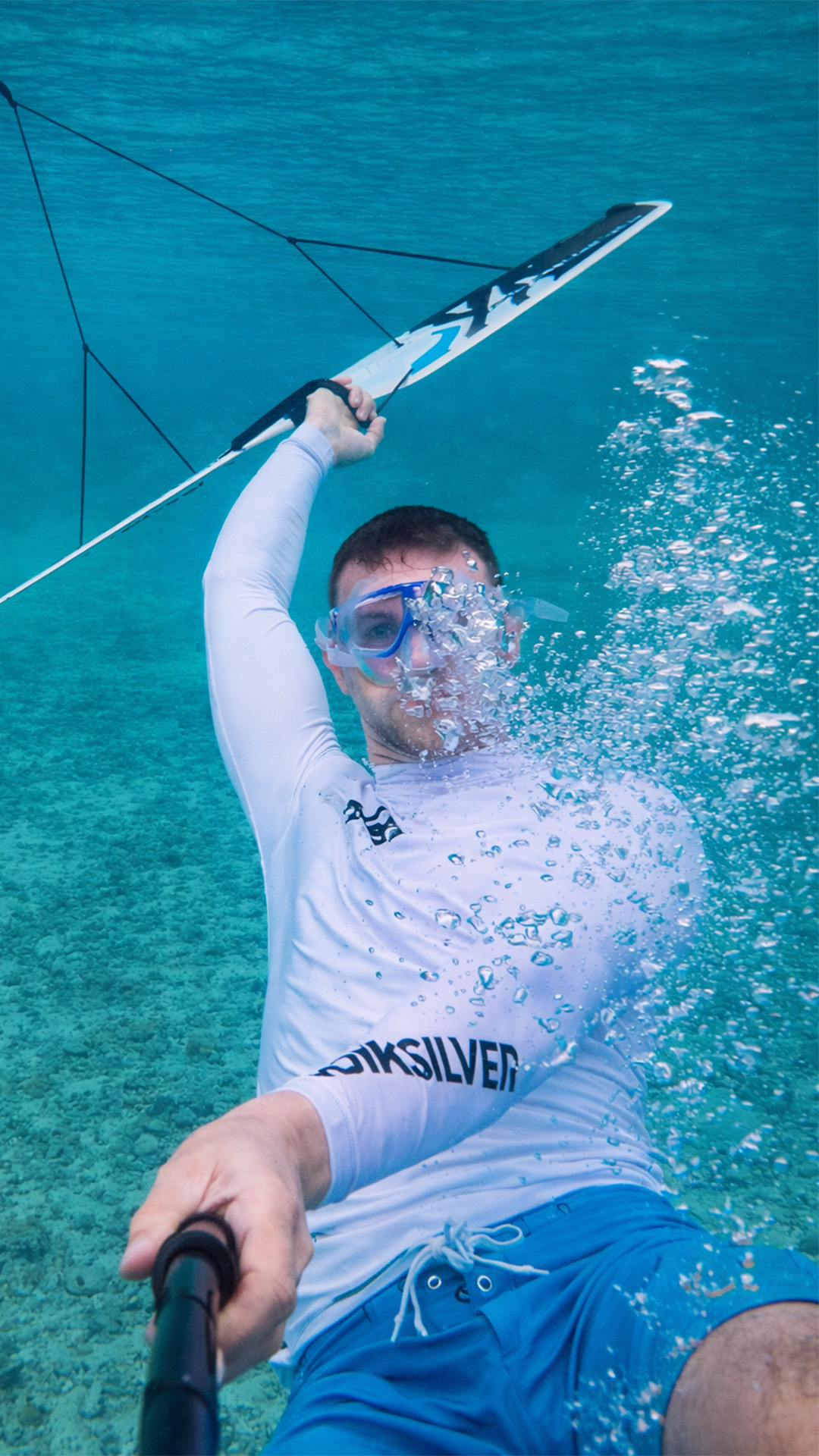 Flying underwater feels like this