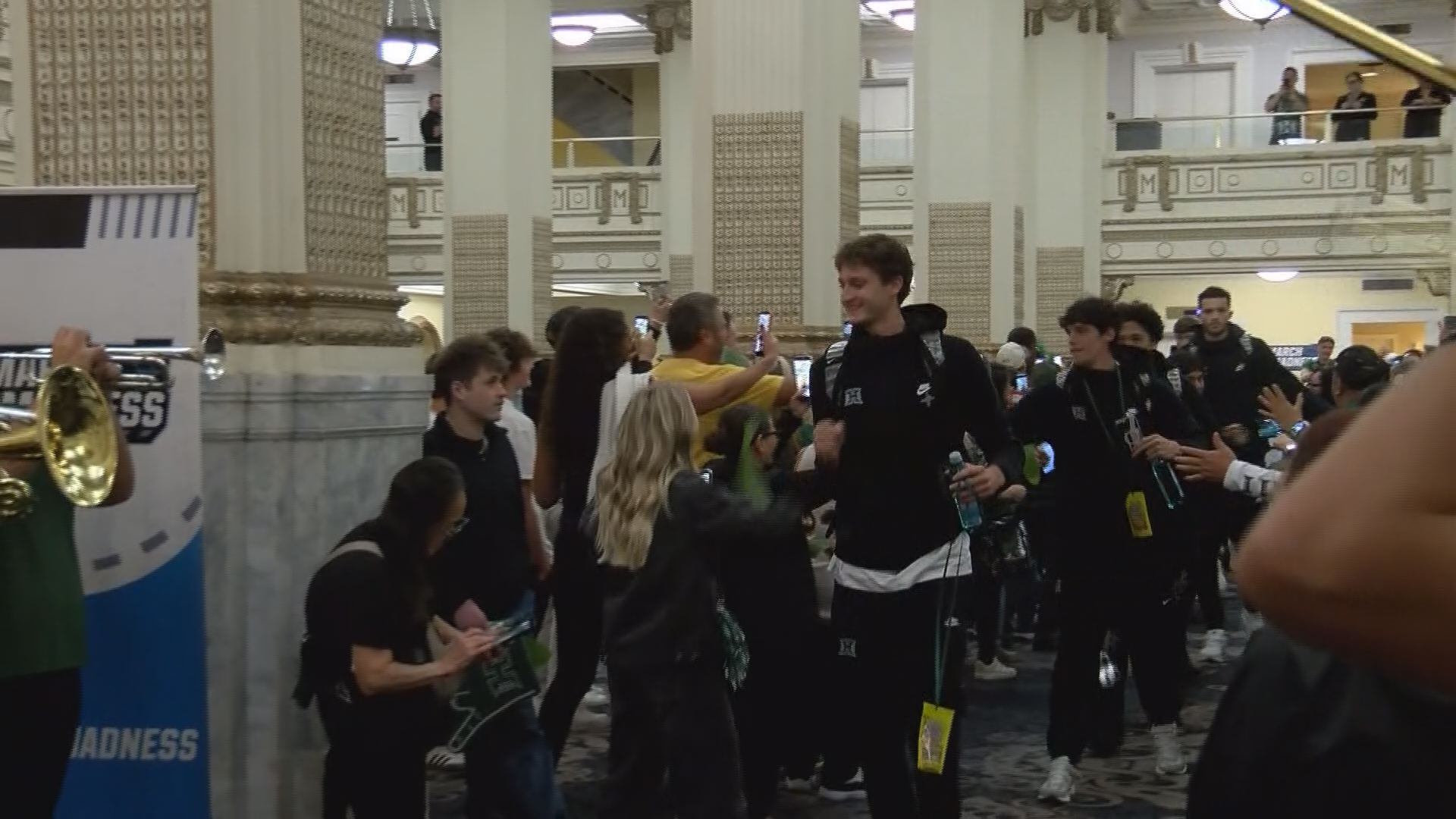 Hawaii basketball fans thank team for 'special' season