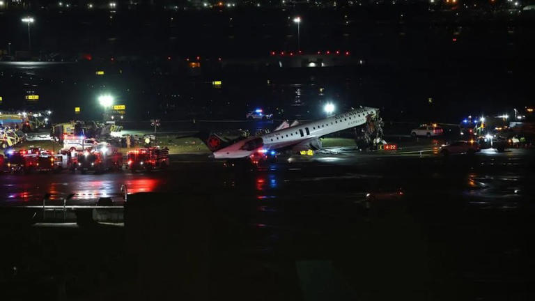 Pilot, co-pilot killed in runway collision at New York's LaGuardia airport