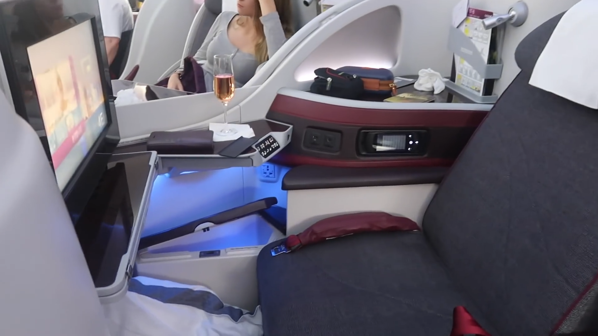 He paid for a luxury flight - then he pressed the bed button