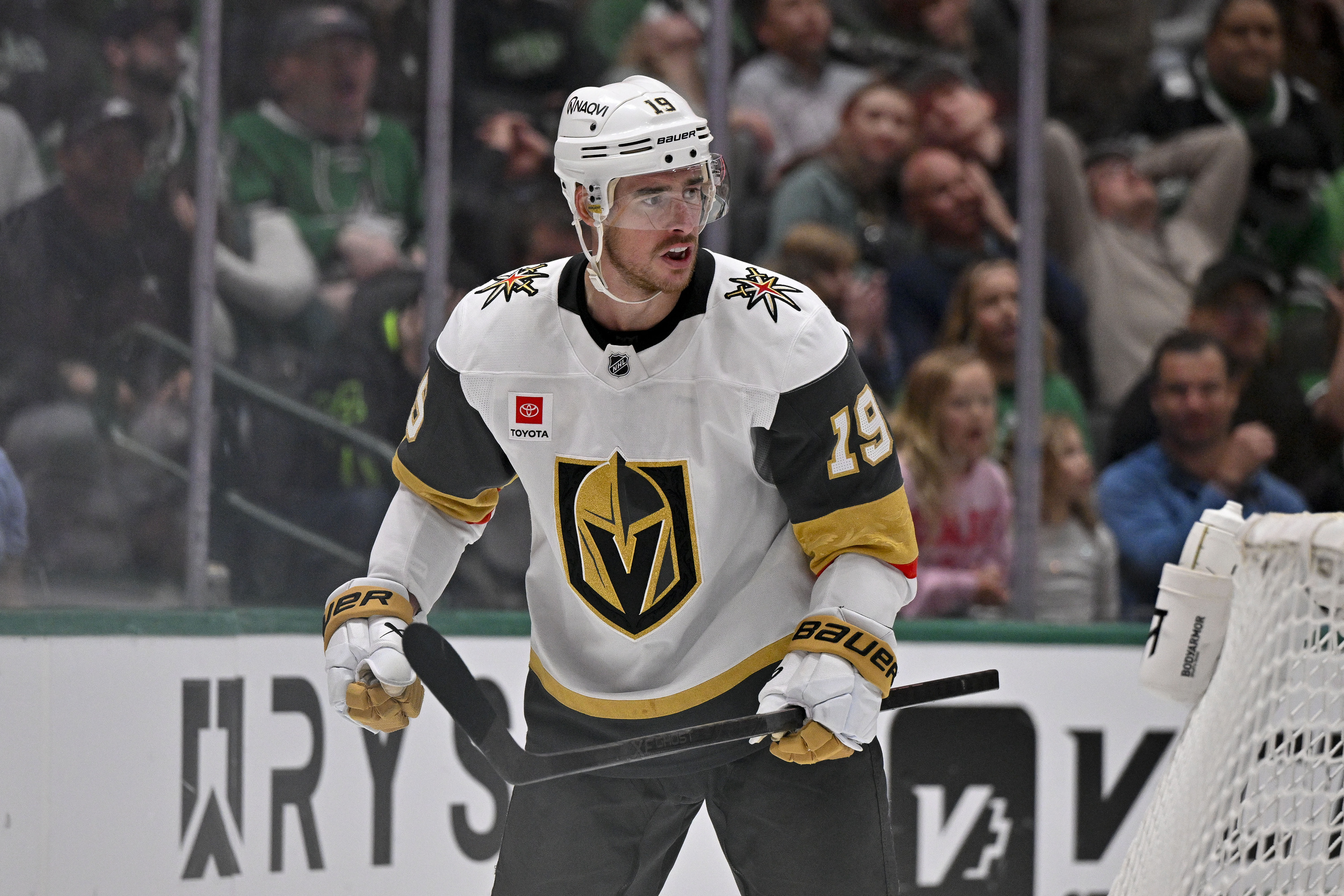 Golden Knights win 3-2 in Dallas as Smith seals it late
