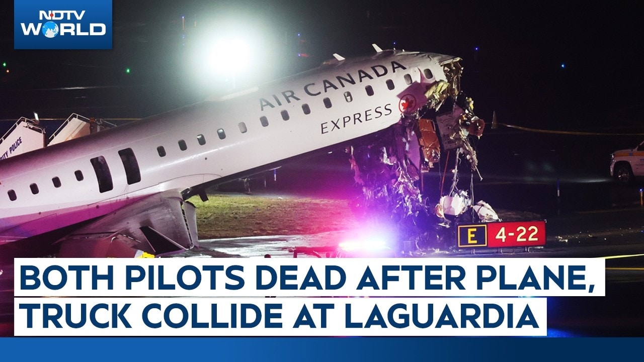 Air Canada crash news | Air Canada Express plane collides with ground ...