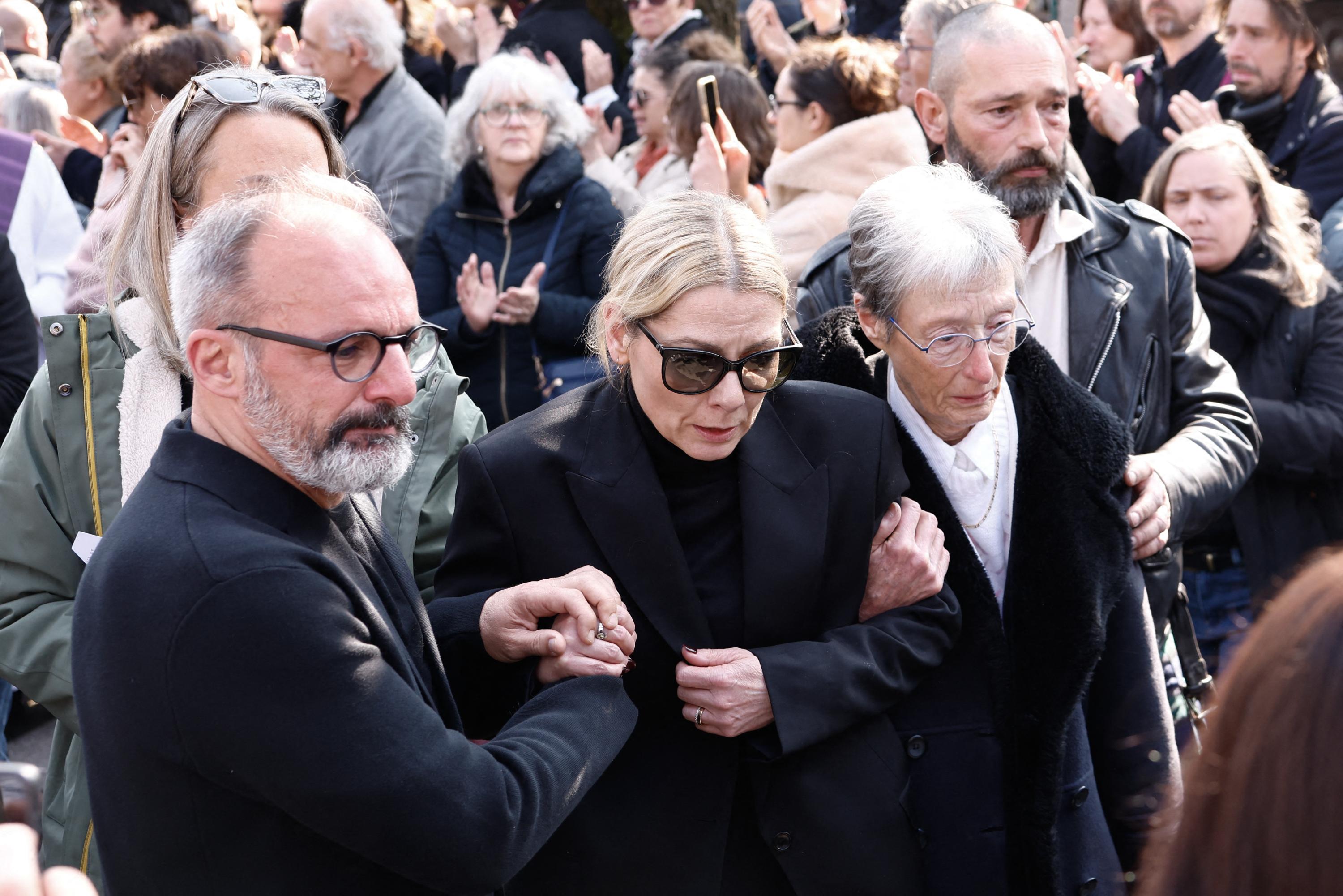 Obsèques de Bruno Salomone : sa femme Audrey et sa mère effondrées à la ...