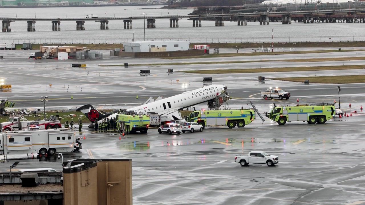 LaGuardia crash latest as pilot and co-pilot killed in tragic runway ...