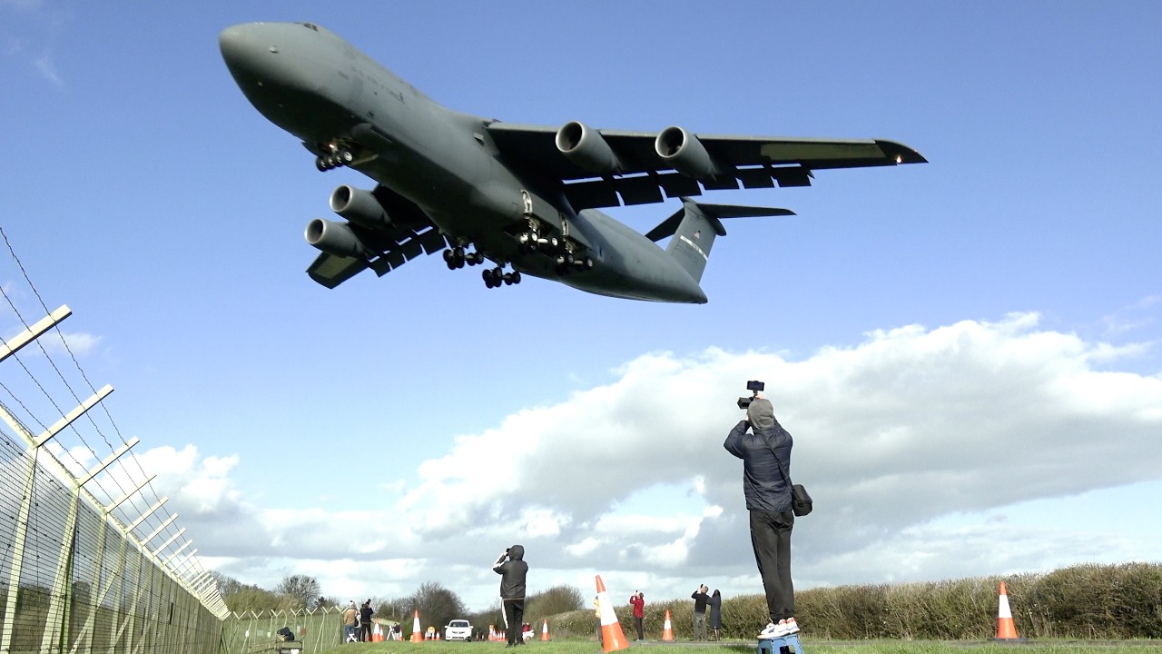 Watch this 400-ton aircraft pass overhead - "Way too close"