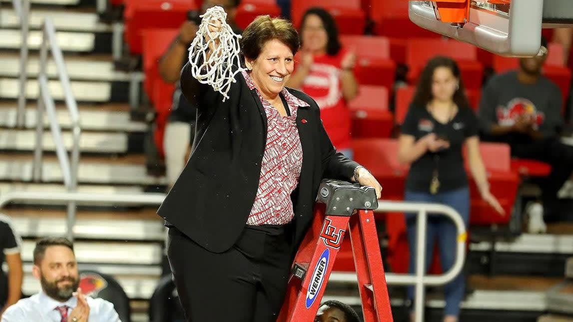 Pittsburgh hires Charleston’s Robin Harmony as next head coach