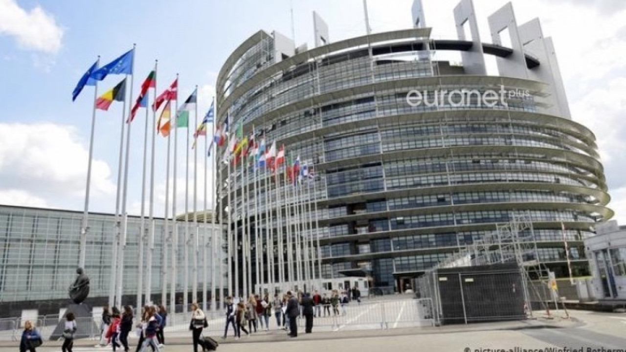 Η Ευρωπαϊκή Επιτροπή προσφέρει 40.000 δωρεάν ταξιδιωτικές κάρτες σε ...