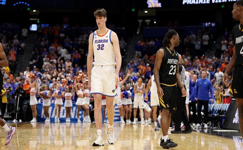 Florida freshman Olivier Rioux stuns fans as tallest player in NCAA ...