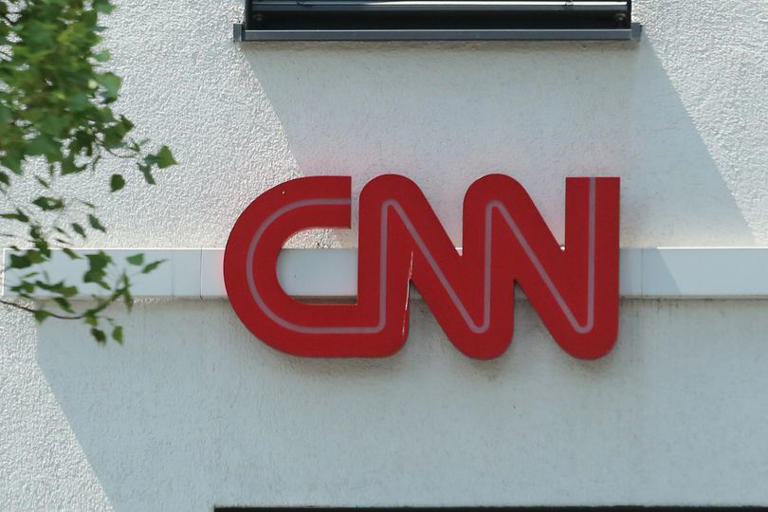 CNN host announces she's leaving the network during live morning show ...