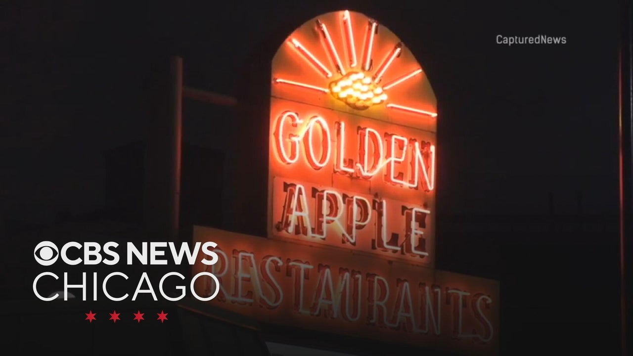 Crash-and-grab burglars target ATM at Chicago's Golden Apple restaurant