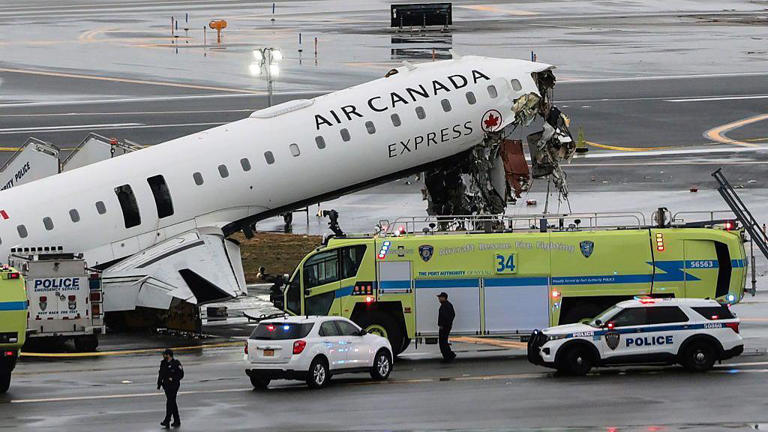 'Like the plane got cut in half': Eyewitnesses describe chaos of ...