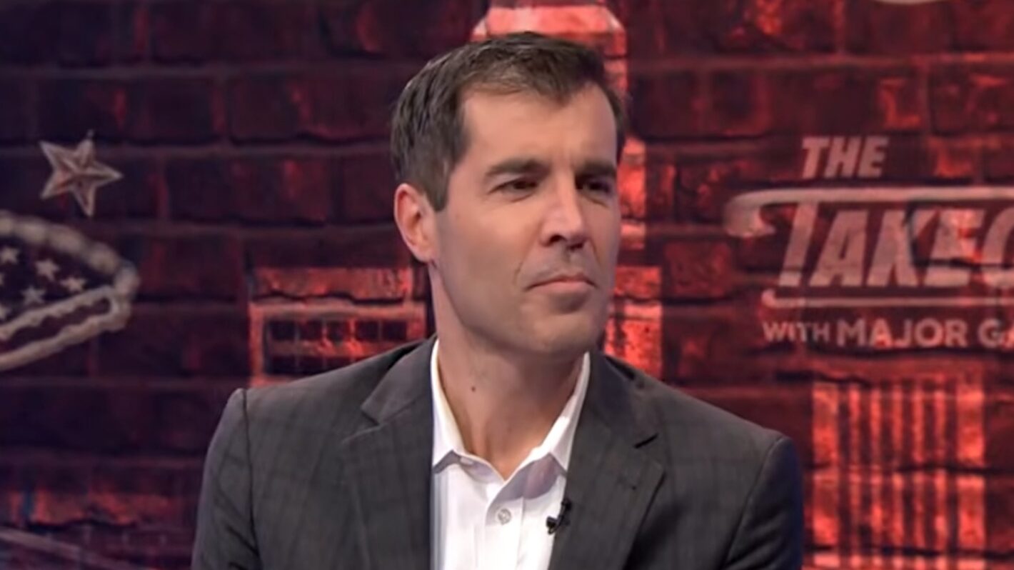 Where is ex-CBS News correspondent Scott MacFarlane now?