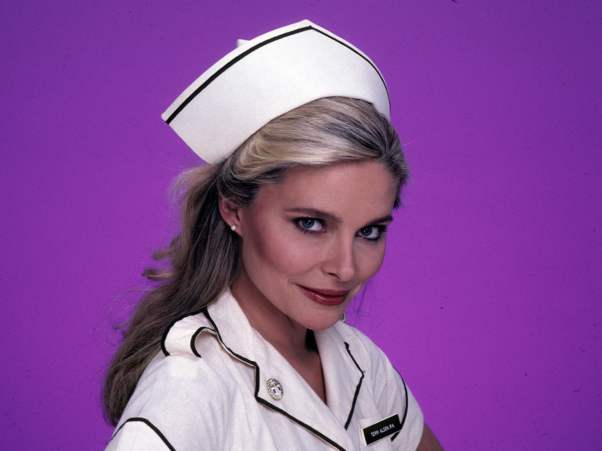 Unforgettable TV bombshells of our childhood who ruled the airwaves