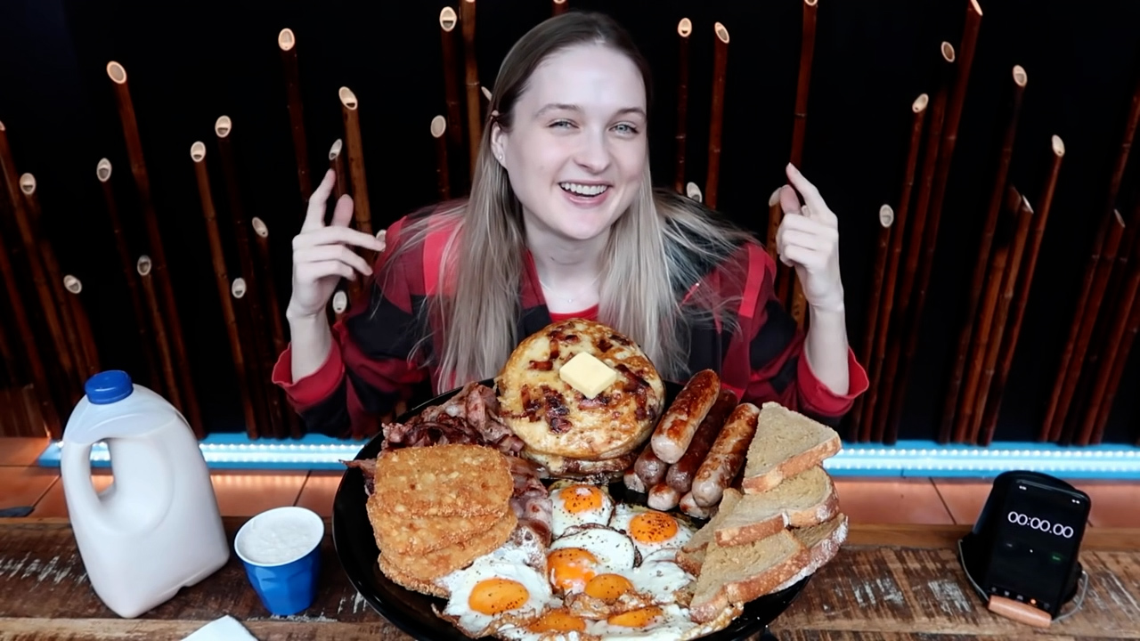 Competitive eater takes on 10,000 calorie American breakfast challenge