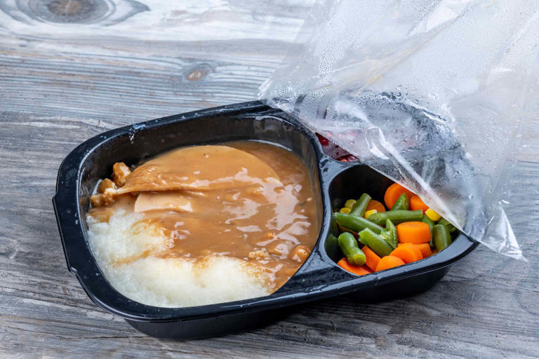 'Microwave-safe' plastics can still release chemicals into your food ...
