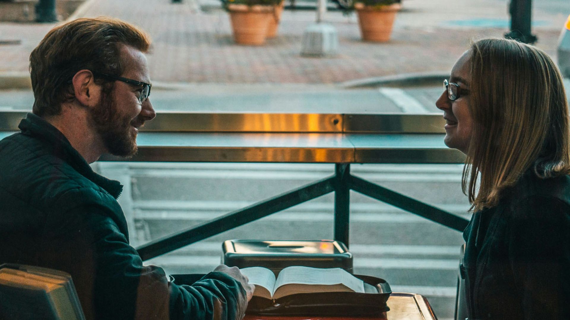 20 small relationship needs men have that women overlook