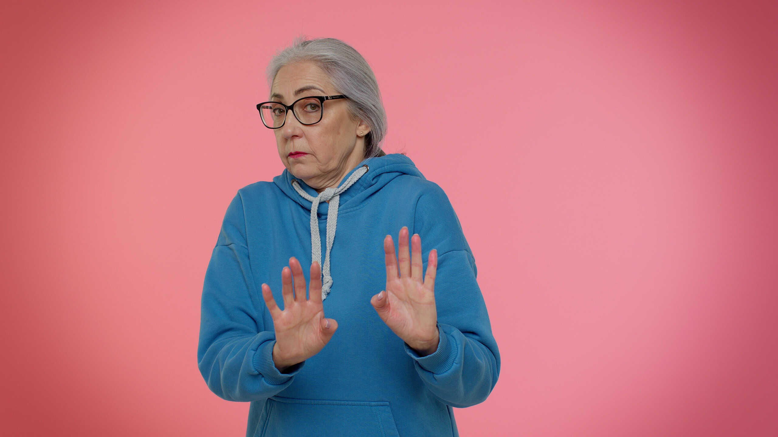 10 hair mistakes that stylists call the instant grandma look