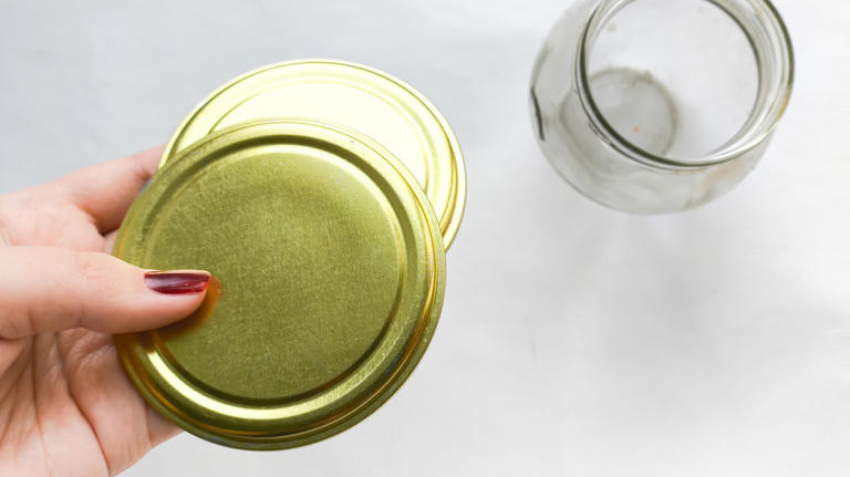 Turn old jar lids into cutesy trinket holders with an easy DIY