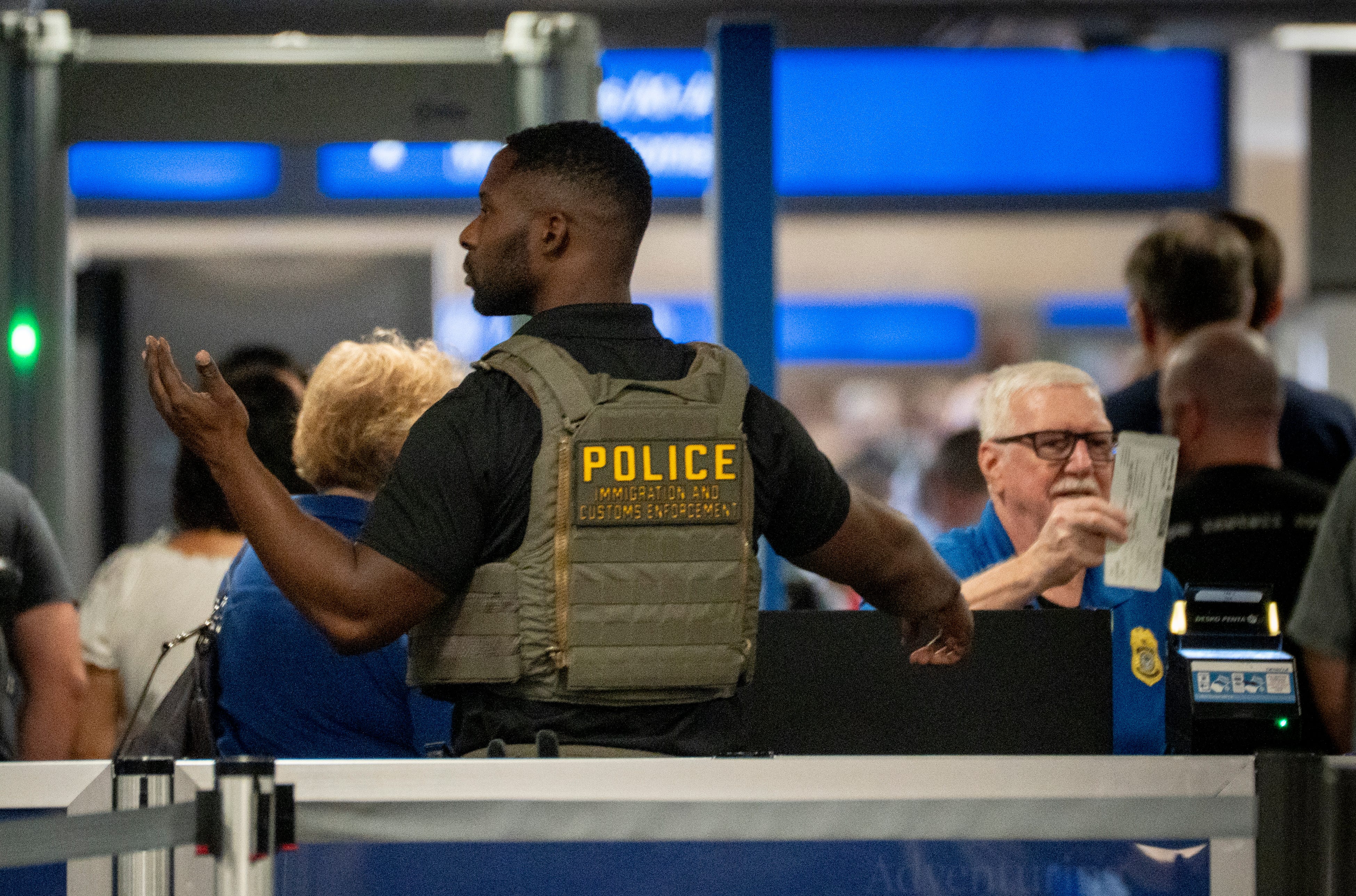 ICE officers spotted at Sky Harbor Airport. Why they're helping the TSA