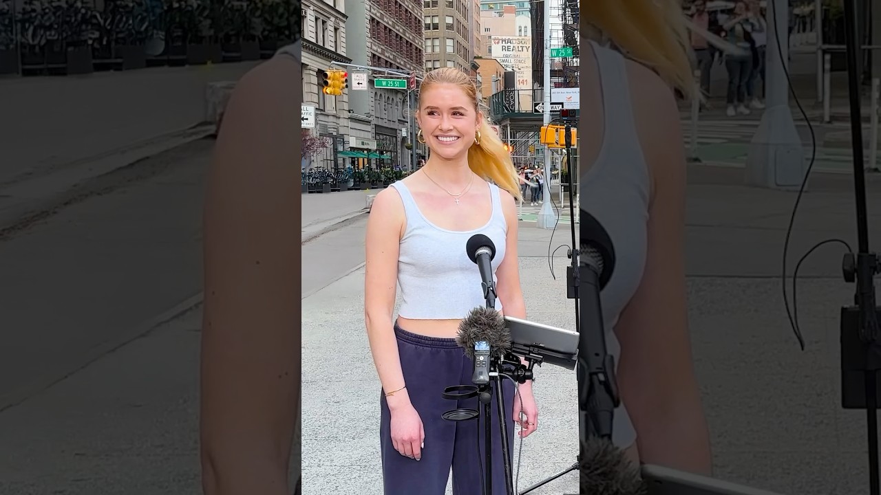 I sing for my mom in a surprise street performance 🥰