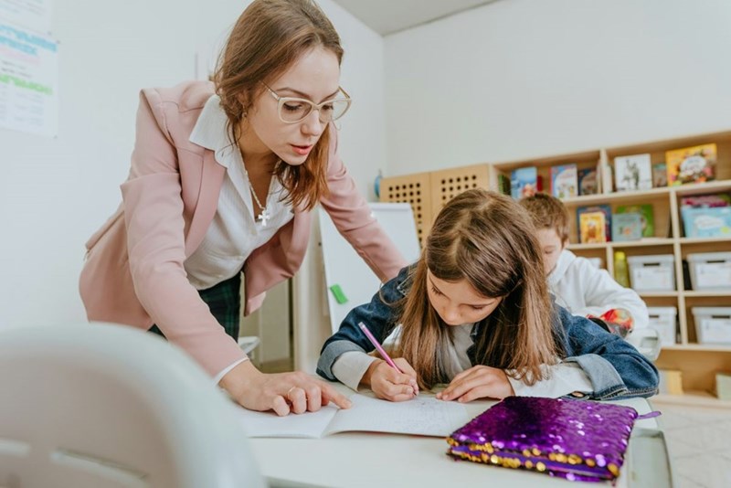 4th grade teacher gives student 50% on a test after she got 92% right ...