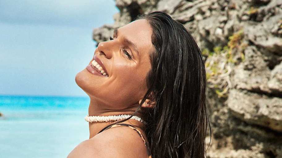 Ilona Maher hypes herself up, shares stunning swimwear pic from Bermuda