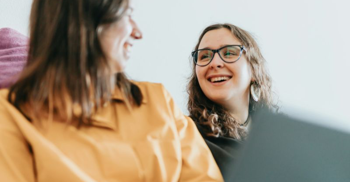 10 simple habits of people everyone instantly likes