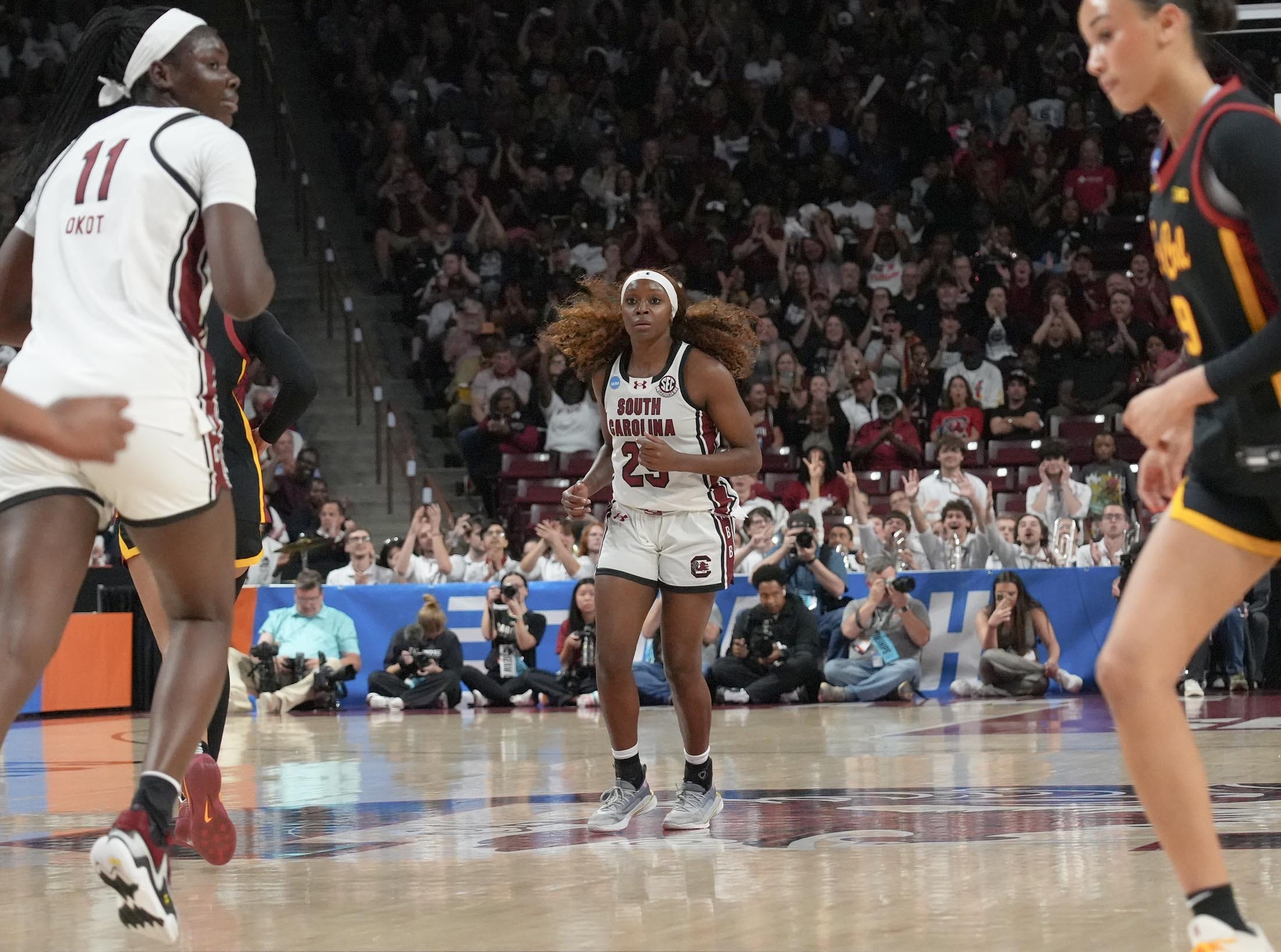 South Carolina women's basketball routs USC, Jazzy Davidson, rolls to ...