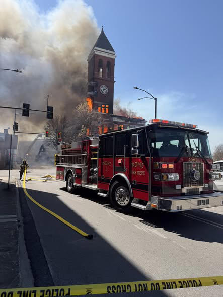 Floyd County Historic Courthouse evacuated after building catches on fire