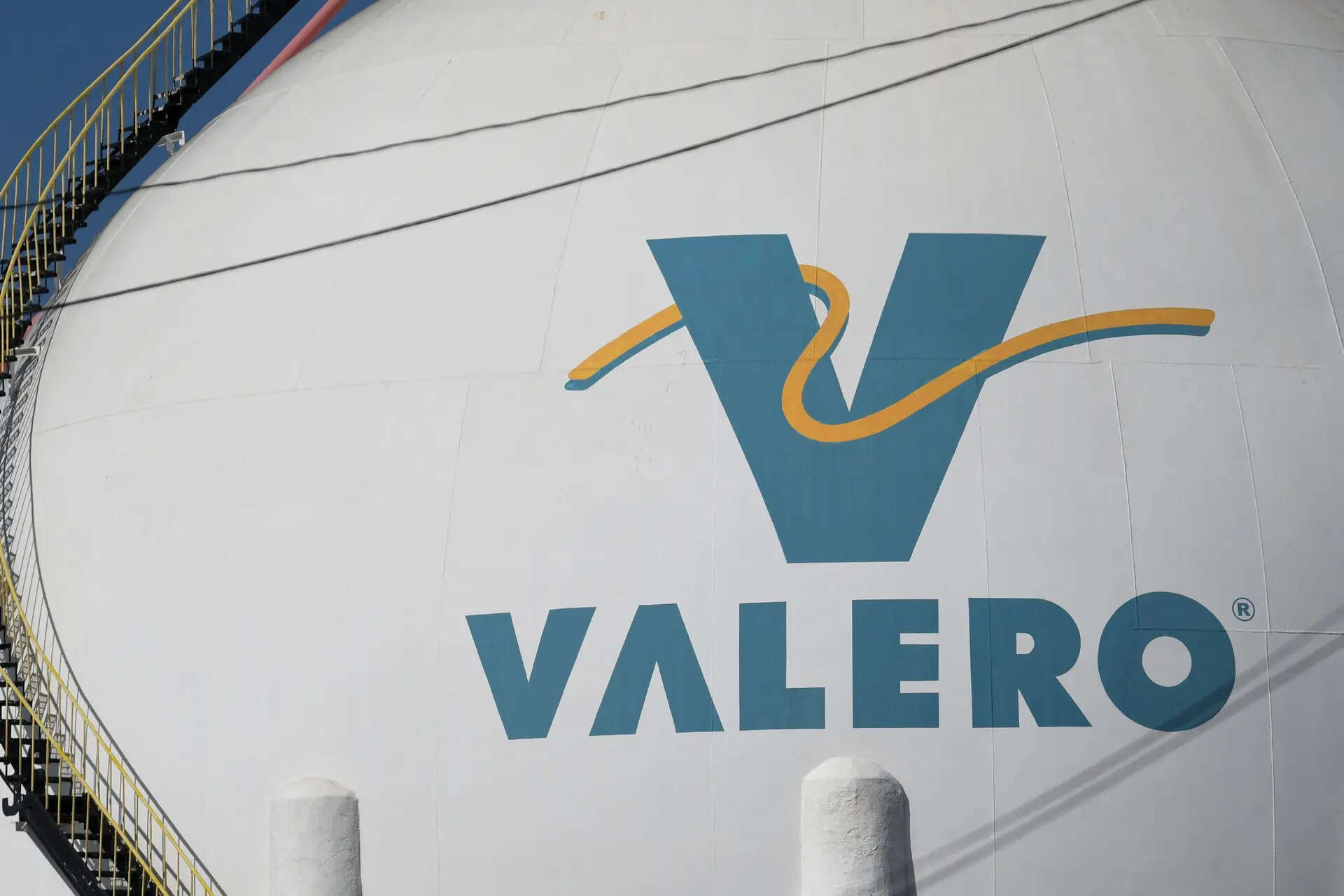 Valero refinery explosion: What happened in Valero Port Arthur, and why ...