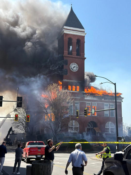Historic Georgia courthouse evacuated after building catches on fire