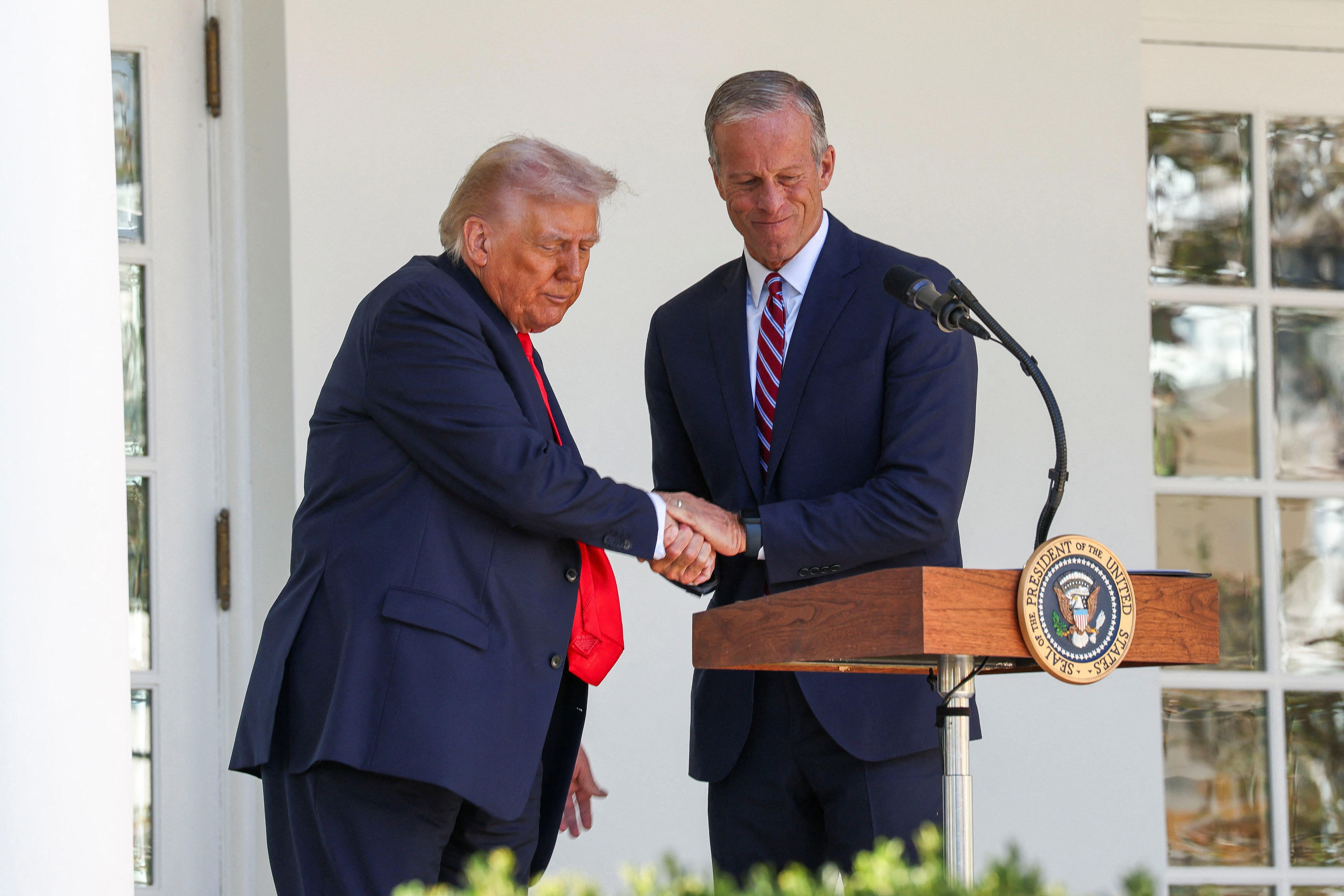 With airports in chaos, Trump bats down potential DHS deal over SAVE ...