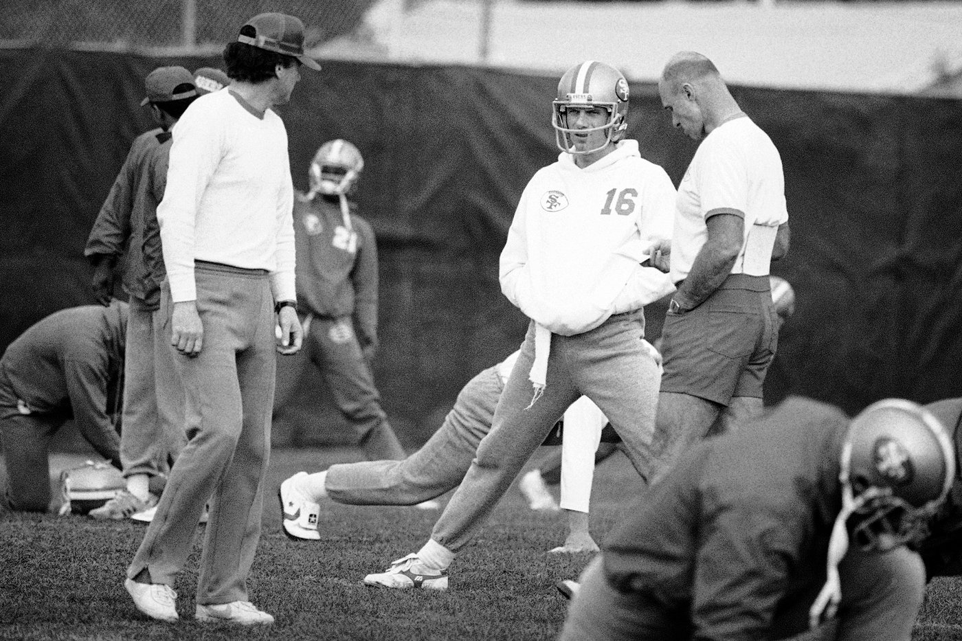 The Pro Football Hall of Fame honors 3 assistant coaches with the award ...