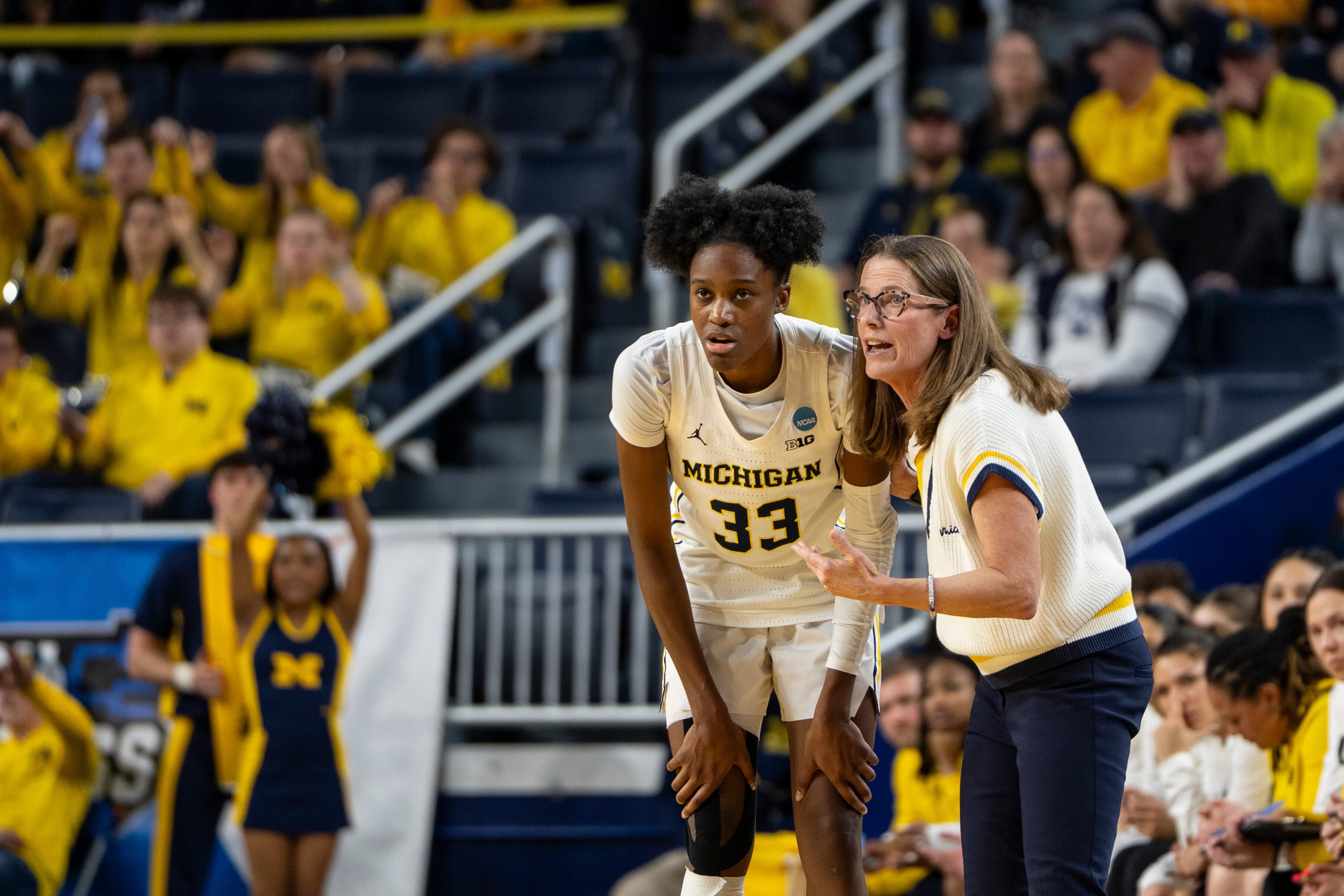 Michigan basketball advances in NCAA tournament with dominant home victory