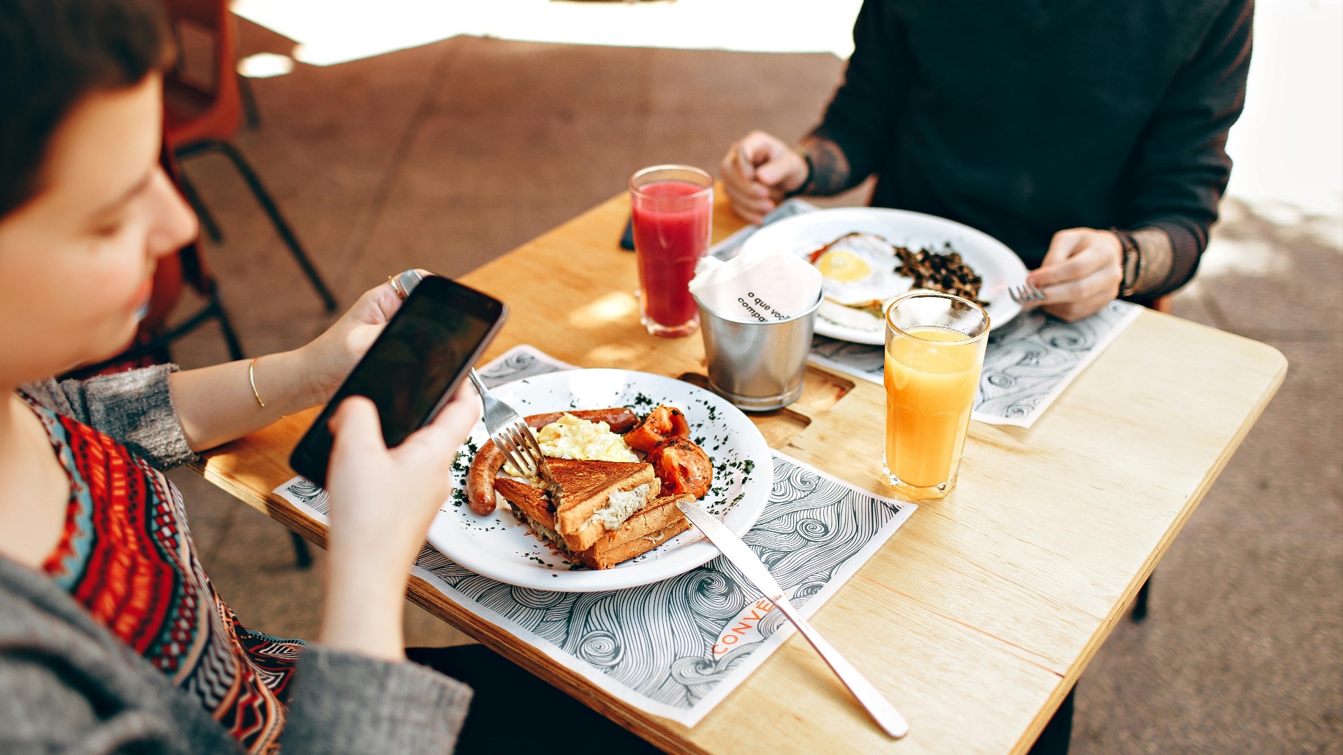 10 signs a restaurant is worth waiting two hours for & 10 red flags to ...