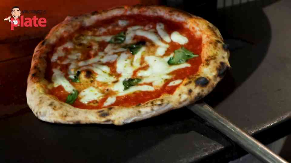 How to make pizza margherita like a Neapolitan pizza chef