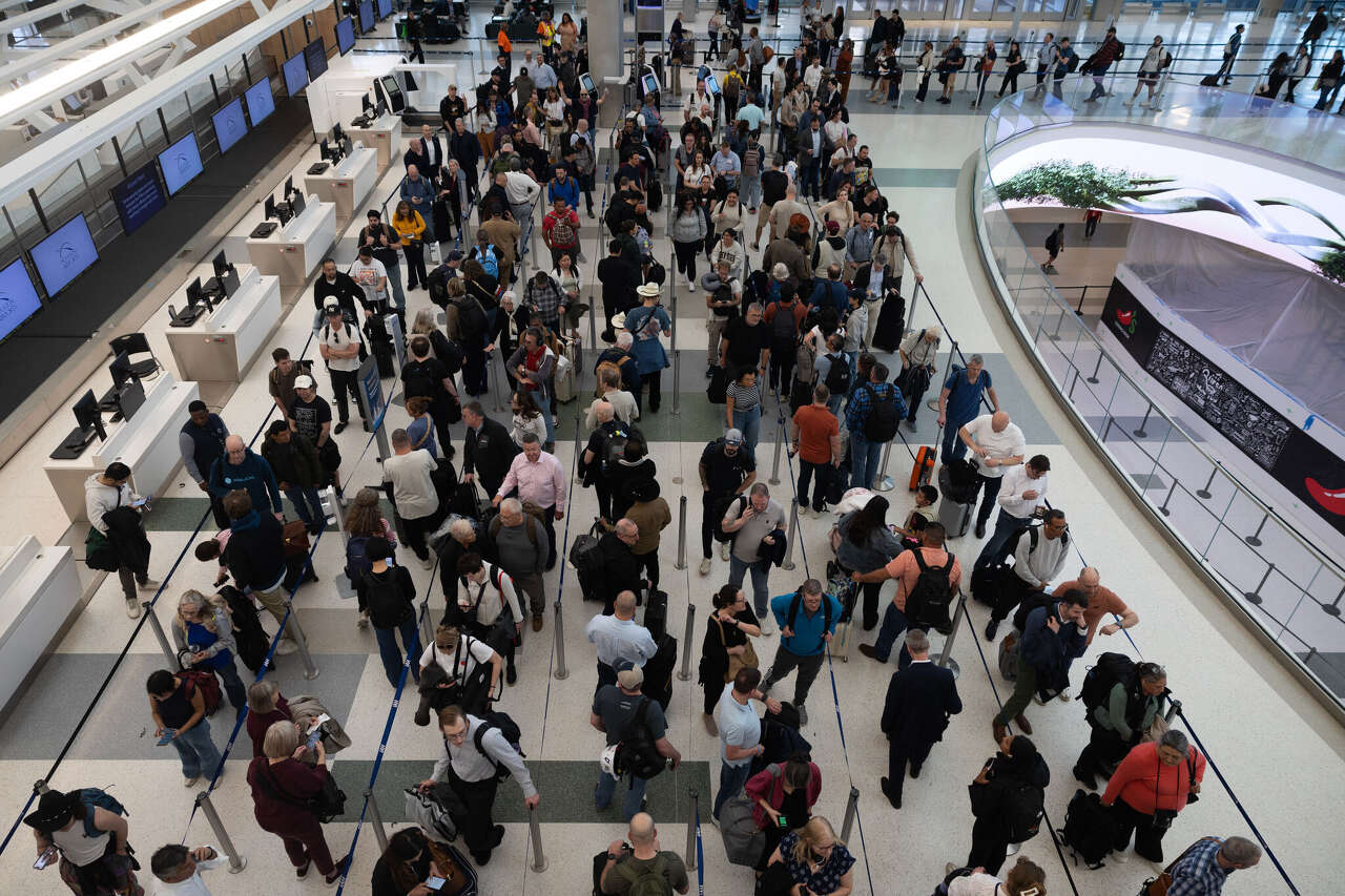 TSA lines at IAH could exceed 4-hour wait Monday, officials warn