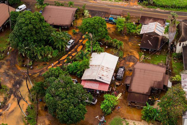 Second Kona storm brings flooding, evacuations and renewed damage to Hawaii