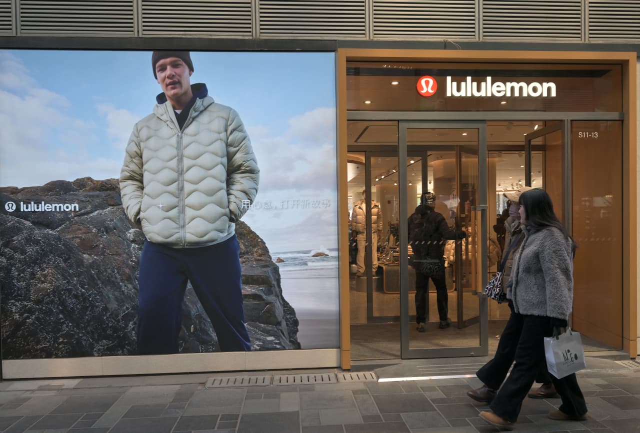 Lululemon gets a lower price target. What it means for the stock.