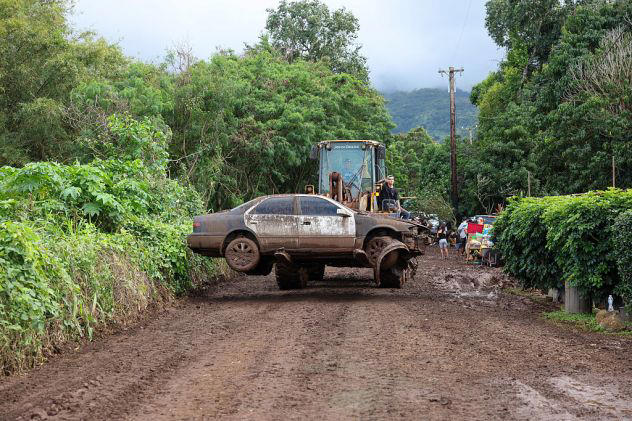 Second Kona storm brings flooding, evacuations and renewed damage to Hawaii